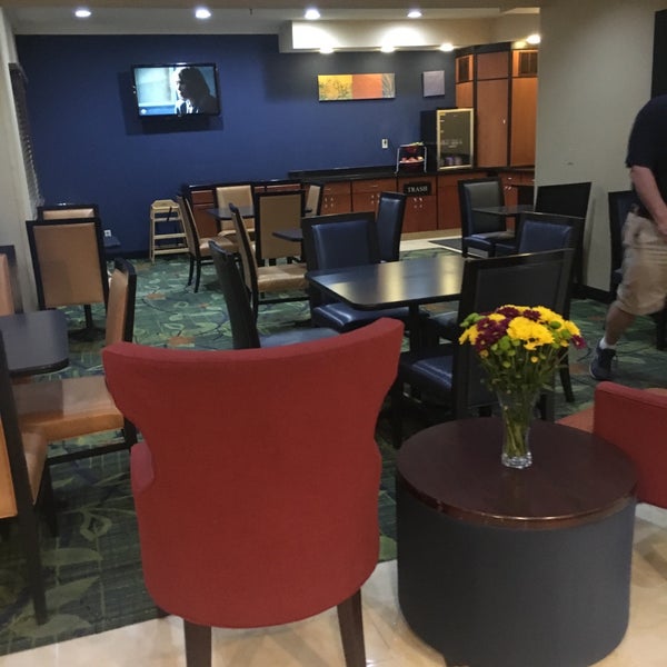 Fairfield Inn by Marriott Topeka - Hotel in Southwest Topeka
