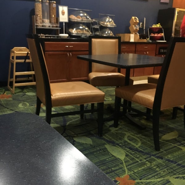 Fairfield Inn by Marriott Topeka - Hotel in Southwest Topeka
