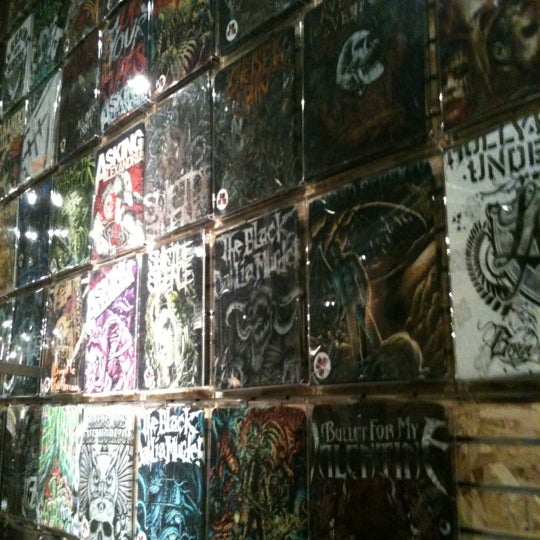 Hot Topic - Clothing Store in Cincinnati