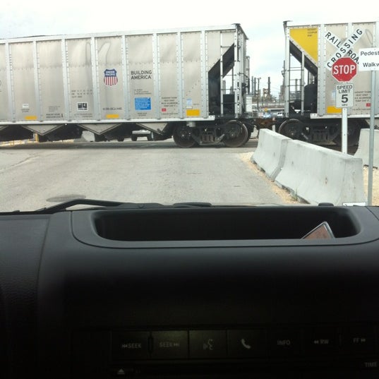 LHR Refinery Gate 5 RR Crossing - Intersection