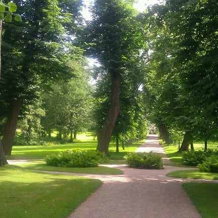 Herttoniemen kartanonpuisto - Park in Helsinki