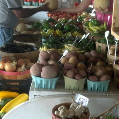 berger's Farm - Farmers Market in Drums