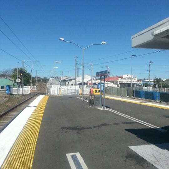 Wynnum Central Railway Station - Rail Station in Wynnum