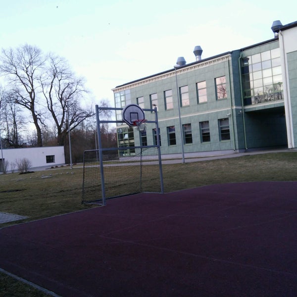 Slokas Sarkanais (basketbola) laukums - Basketball Court in Jūrmala