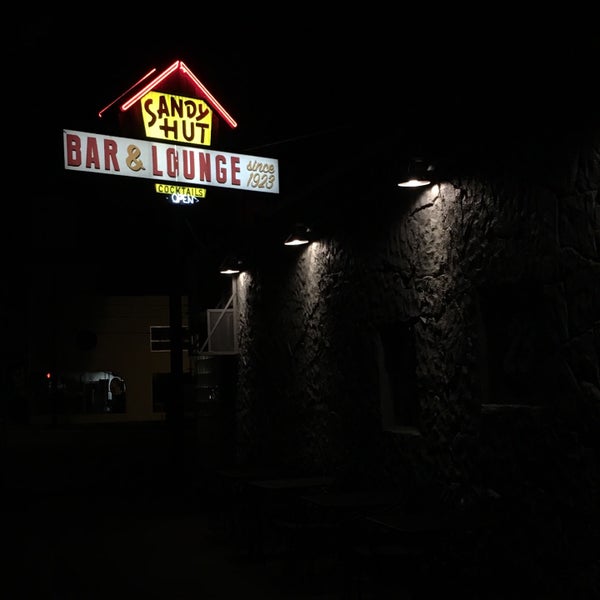 Sandy Hut - Dive Bar