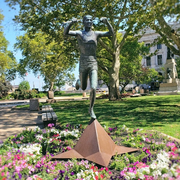 Jesse Owens Statue (1982) by William McVey - Downtown Cleveland - 0 tips