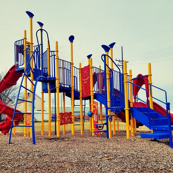 Wallace Playground - East Erie - E Front St