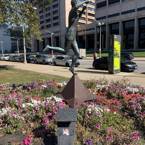 Jesse Owens Statue (1982) by William McVey - Downtown Cleveland - 0 tips