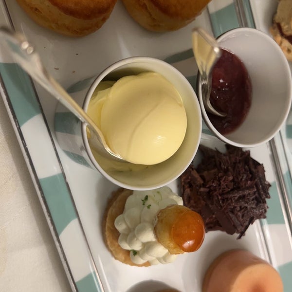 Afternoon Tea at Claridge's - Mayfair - 49 Brook St