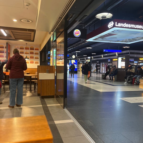 Burger King - Fast Food Restaurant in City