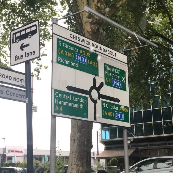 Chiswick Roundabout - Road in Turnham Green