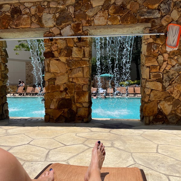 Outdoor Pool - Gaylord Texan - Grapevine, TX