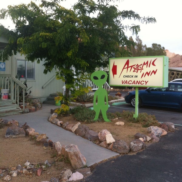 Atomic Inn - 350 S 1st St