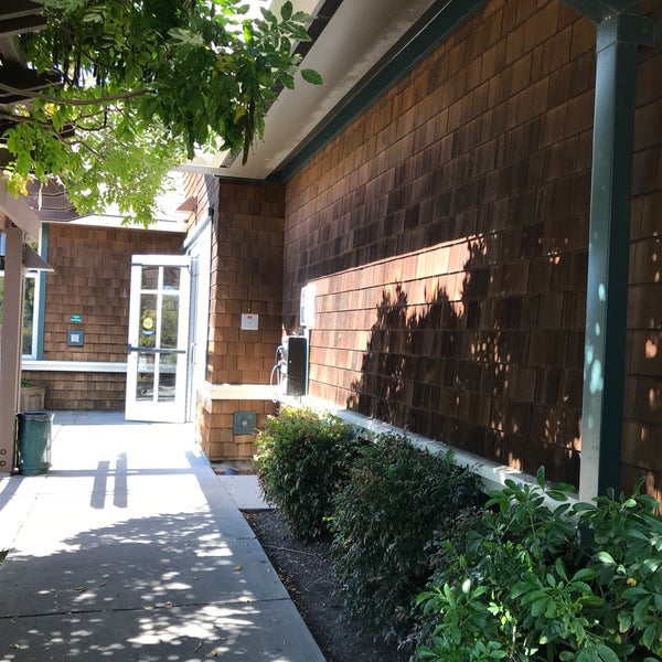 Belvedere Tiburon Library - Library in Tiburon