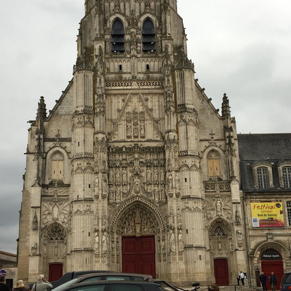 Abbatiale de Saint-Riquier - Place de l'église