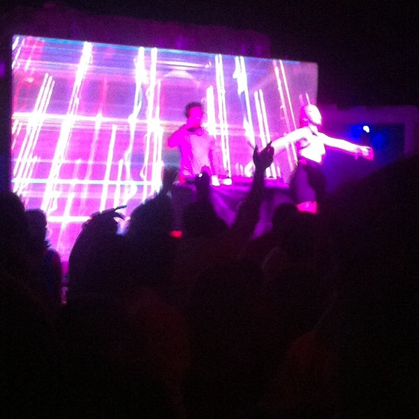 Mambo Beach Club - 499 tips from 28051 visitors