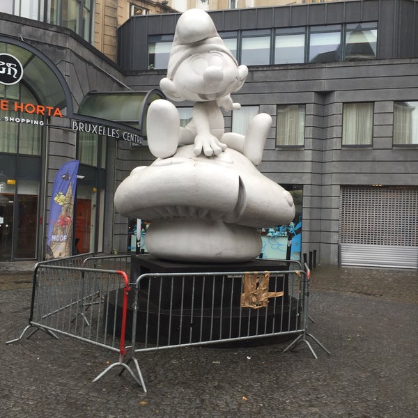 Photos at Smurfenstandbeeld / Statue Schtroumpfs - Brussel - Brussel ...