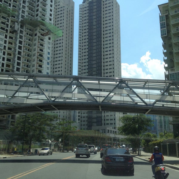 Serendra Bridge