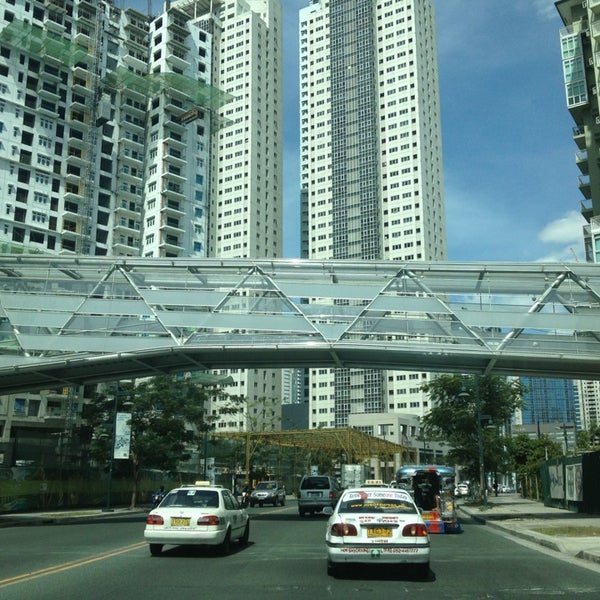 Serendra Bridge