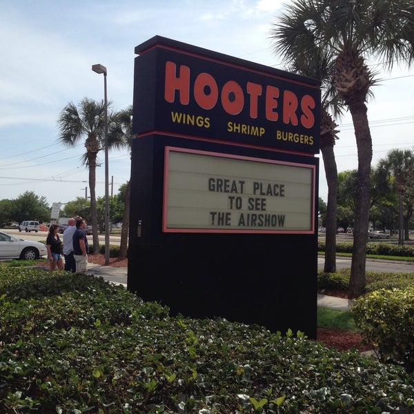 Hooters - Melbourne, FL