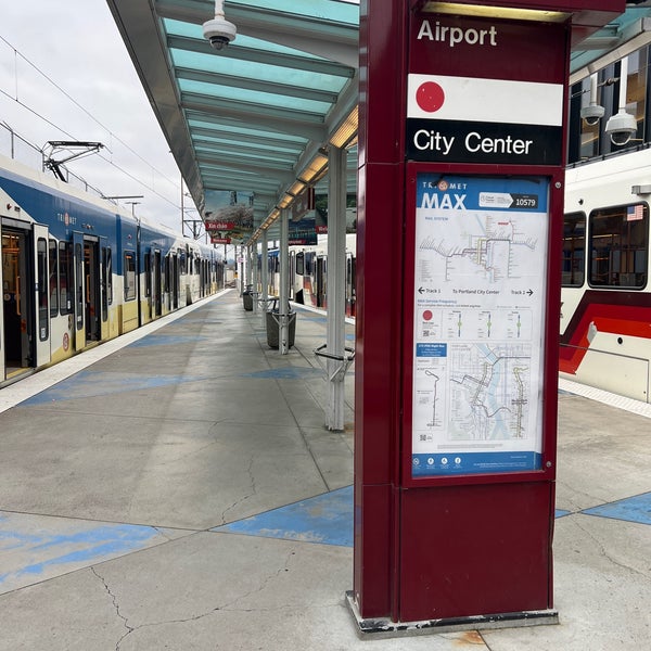 Are Dogs Allowed In The Max Station In Portland