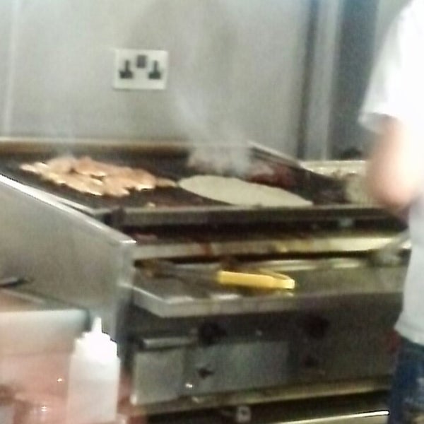 White House - Middle Eastern Restaurant in Hendon