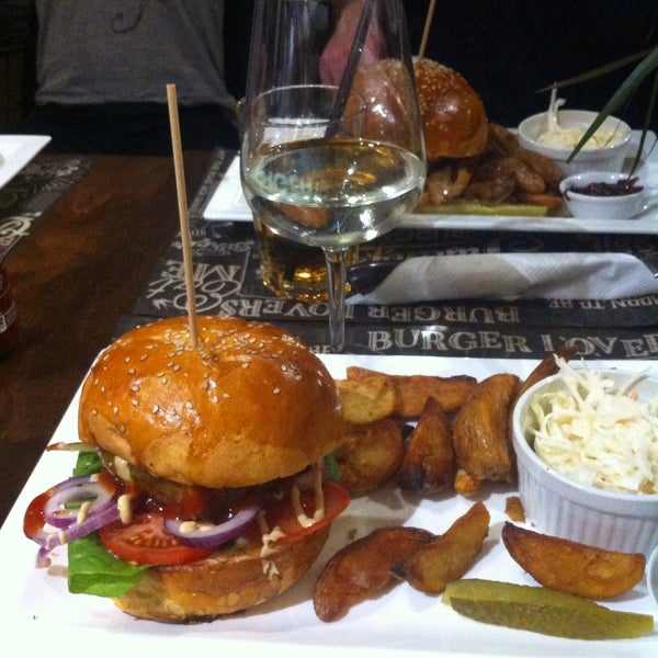 Tuning Bar & Burger - Zsidónegyed - Akácfa u. 45.