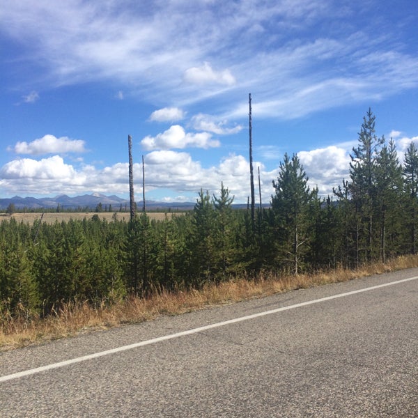 Montana-Wyoming Border - Border Crossing in West Yellowstone