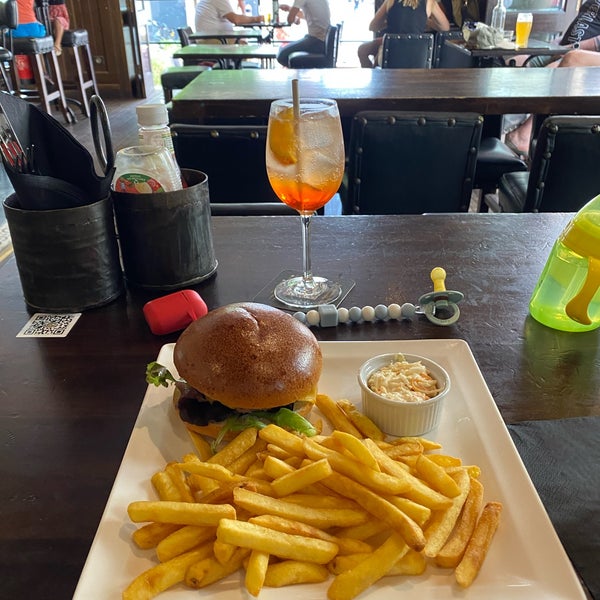 Ma Nolan's - Irish Pub in Cannes