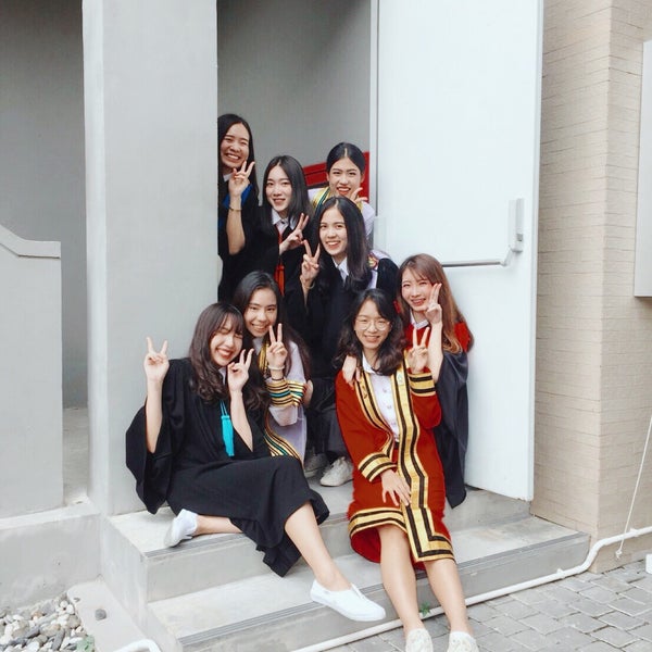 โรงเรียนราชินี (Rajini School) - Education in พระบรมมหาราชวัง