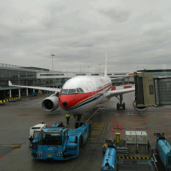 Photos at Gate E3 - 4 tips