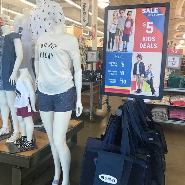 Old Navy - Merriam Town Center - 5820 Antioch Rd