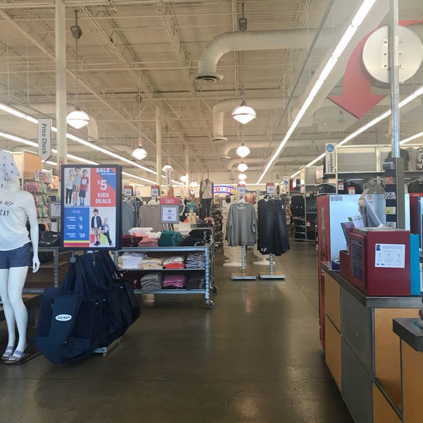 Old Navy - Merriam Town Center - 5820 Antioch Rd