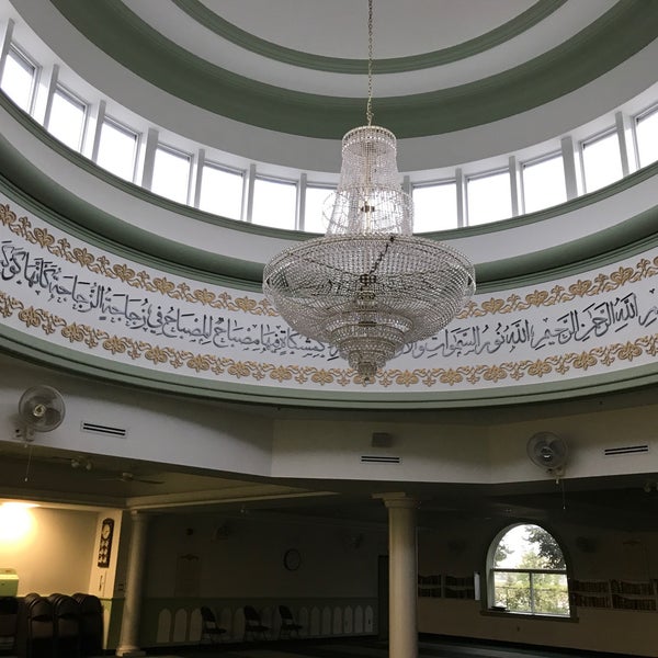 ISNA Masjid - 2200 S Sheridan Way