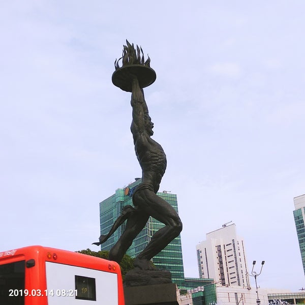 Photos at Patung Pemuda Membangun - Bundaran Senayan - Monument in ...