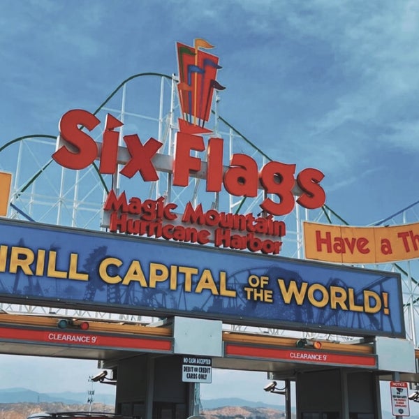 Six Flags Magic Mountain Sign