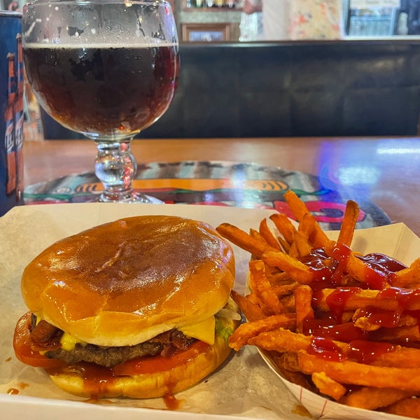 Grump's Burgers - 1704 N Main St