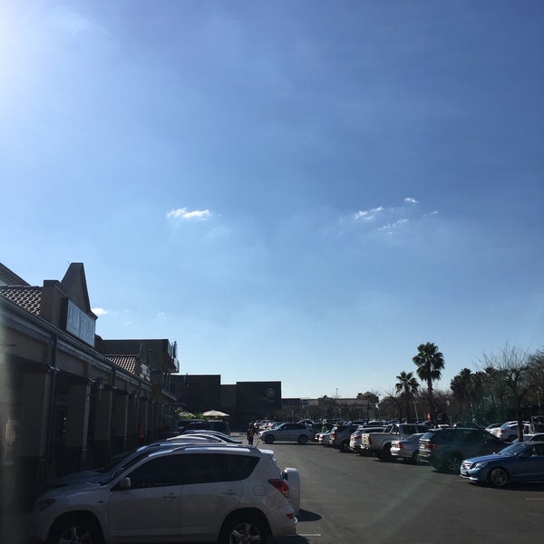 Village View Shopping Centre - Bedfordview, IGauteng