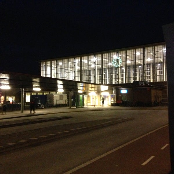 Busstation Amsterdam Amstel - Stadsdeel Oost - Amsterdam, Noord-Holland