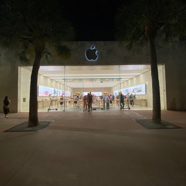 Apple Lincoln Road - Electronics Store in City Center