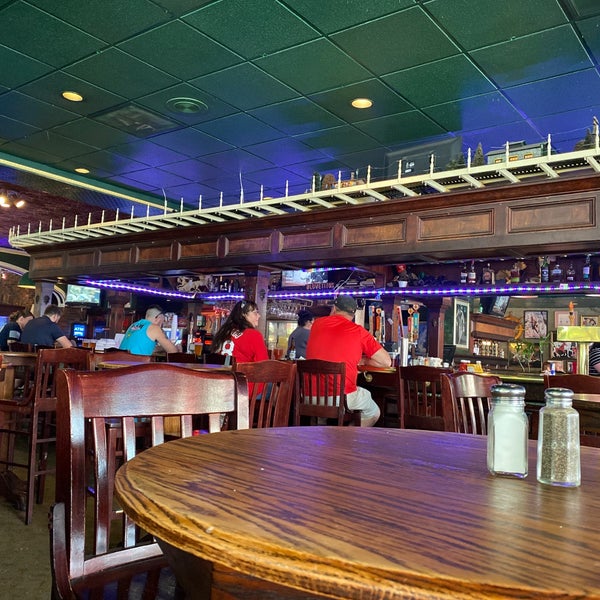 Caleco's Bar and Grill - Downtown East - 101 N Broadway