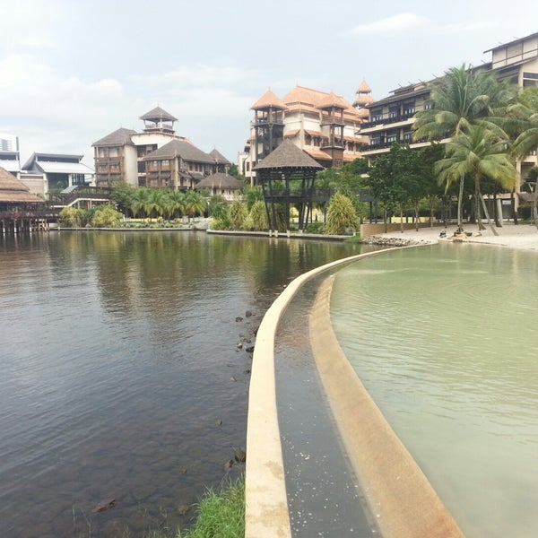 Pullman Putrajaya Lakeside (Now Closed) - Hotel in Putrajaya