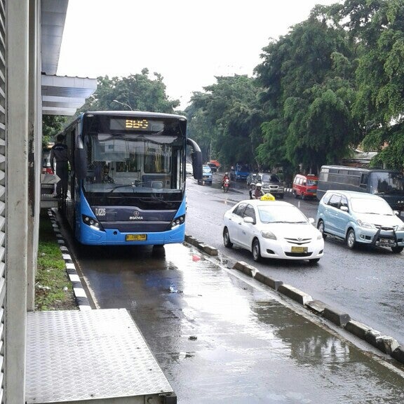 Halte TransJakarta Sutoyo BKN - Bus Line in Kramat Jati