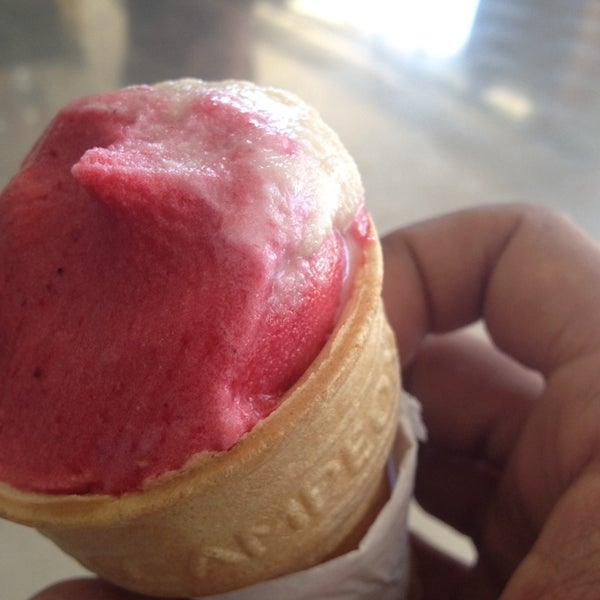 Helados De Paila Pomasqui Rosalia Suarez - Ice Cream Parlor in Quito