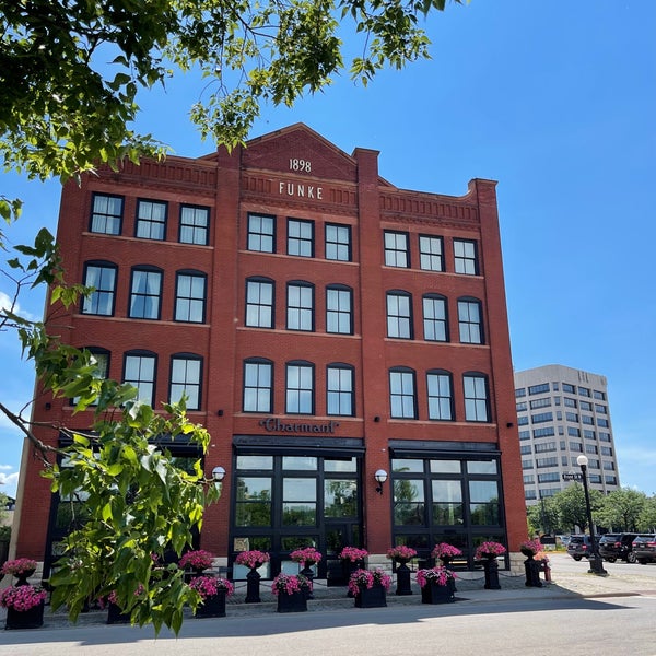 The Charmant Hotel - La Crosse, WI