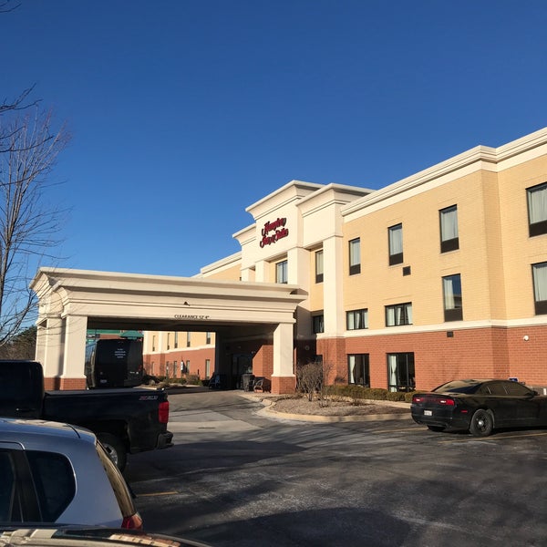 Hampton Inn & Suites - 2875 Foxfield Rd