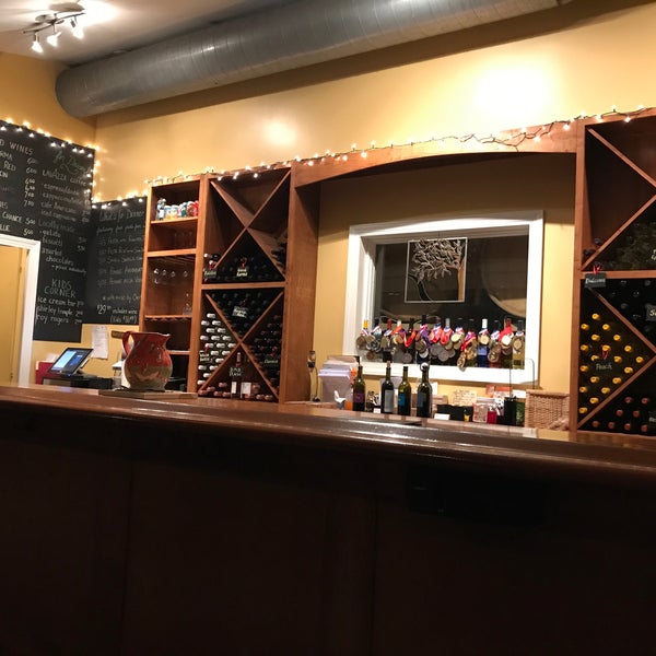 Auburn Road Vineyard & Winery - 10 tips from 515 visitors