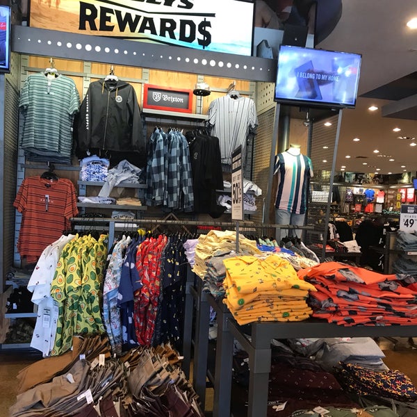 Tilly's - 348 visitors