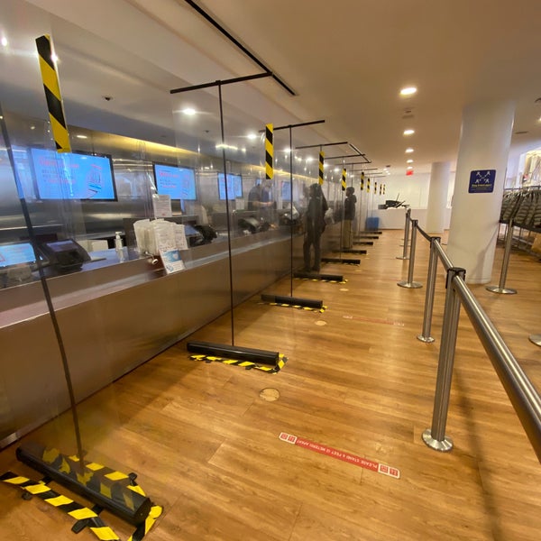 UNIQLO (Now Closed) - Clothing Store in San Francisco