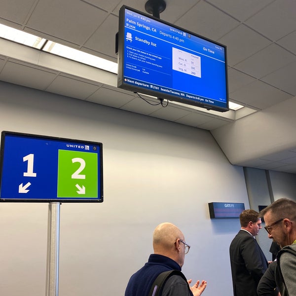 Gate F1 - Airport Gate